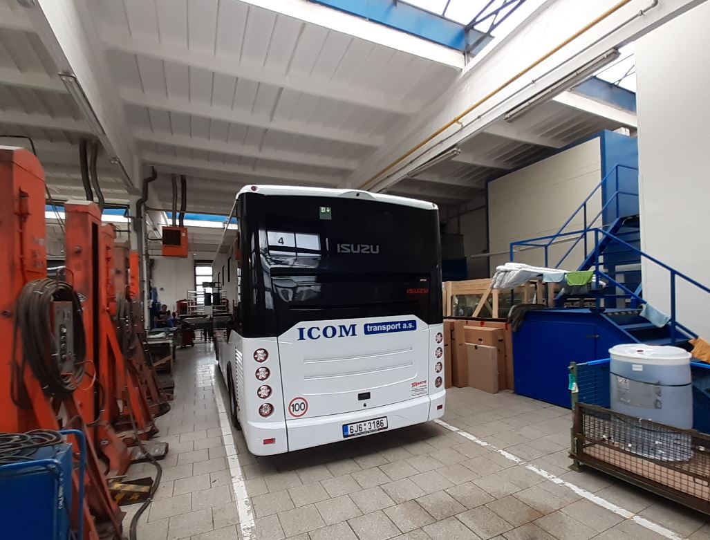 Nový autobus ISUZU se připravuje pro pelhřimovskou MHD